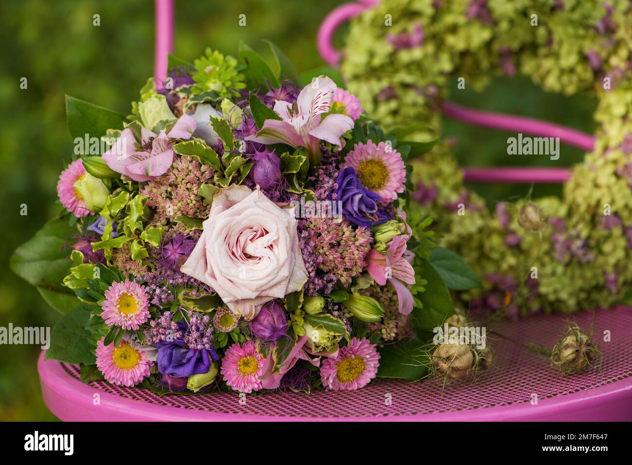 Colorful flower bouquet with roses and autumn asters Stock Photo - Alamy