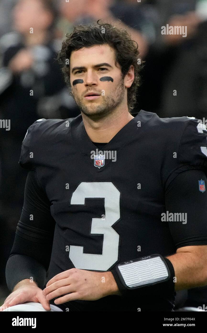Las Vegas Raiders quarterback Jarrett Stidham (3) warms up against the ...