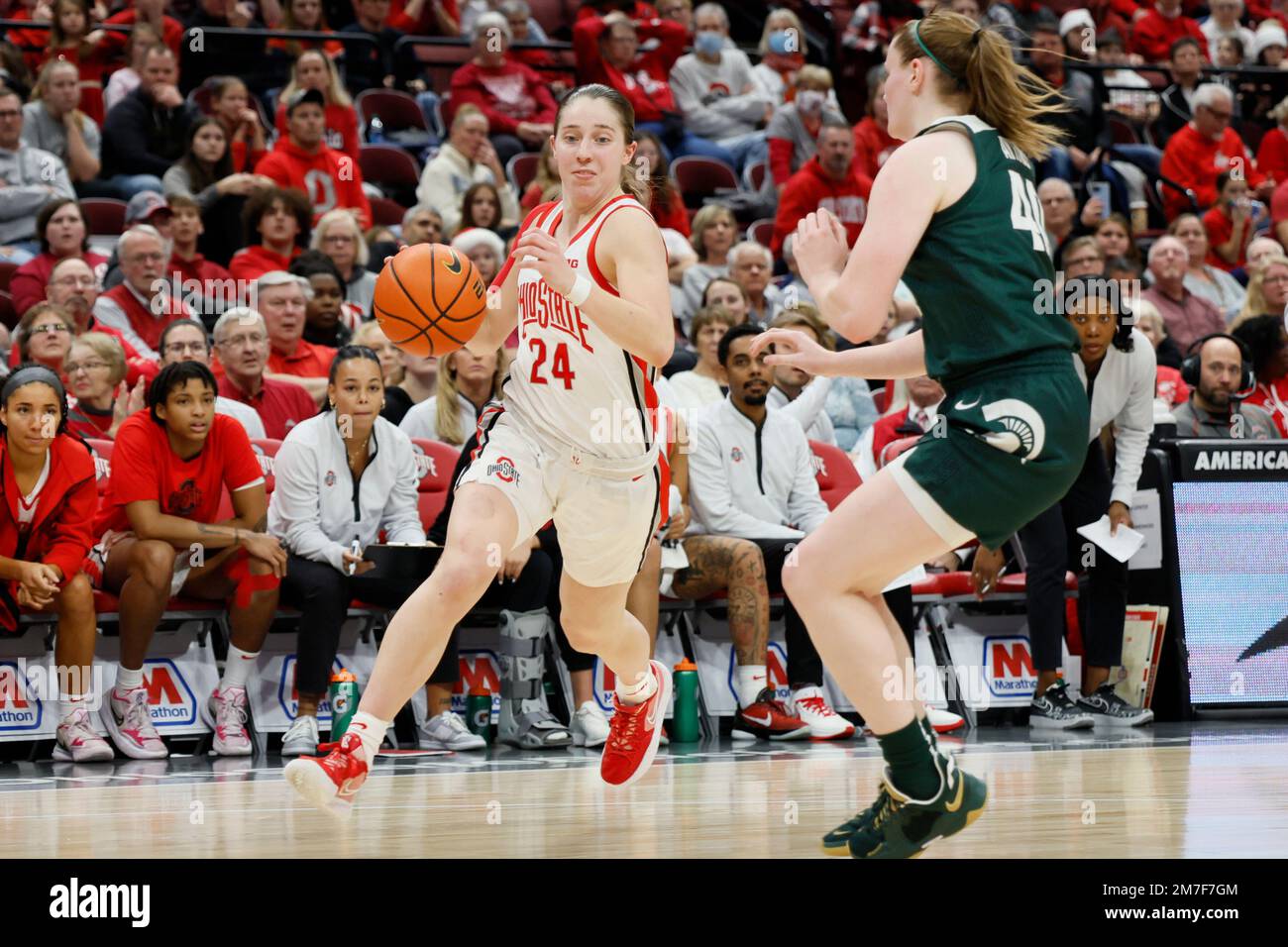 Ohio State's Taylor Mikesell plays against Michigan State during an ...