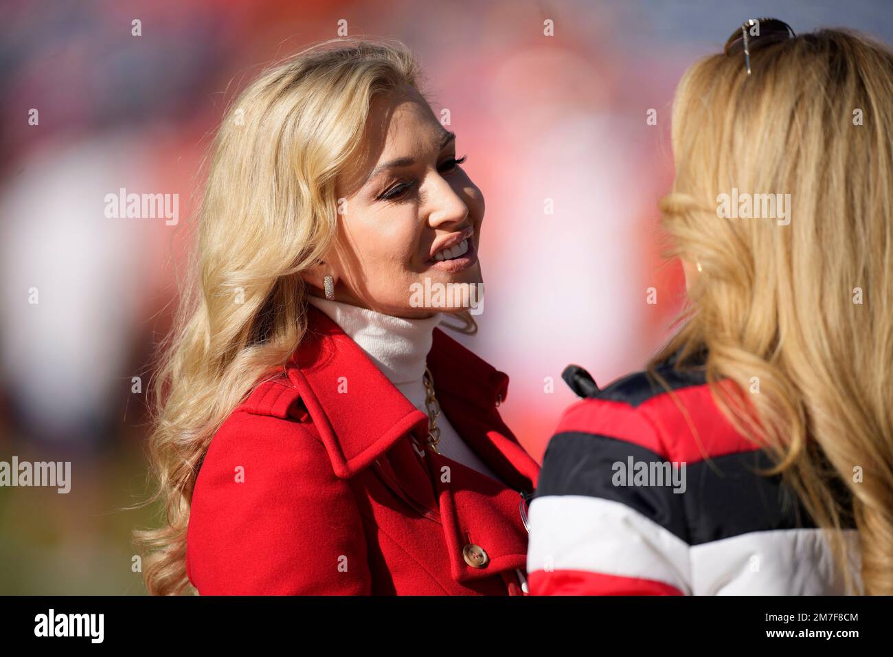 Tavia Shackles, left, chats with her daughter, Grace Hunt, in the first ...