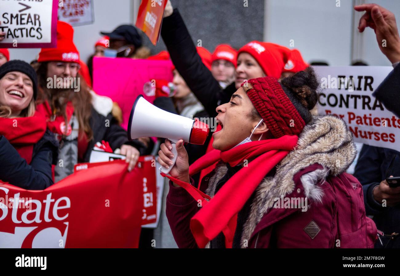 Nurses stage a strike in front of Mt. Sinai Hospital in the Manhattan ...