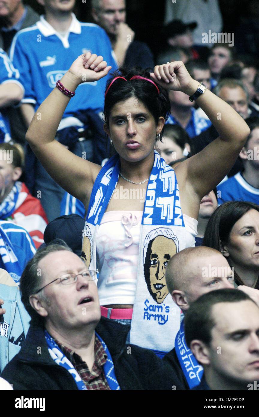 Qpr fan hi-res stock photography and images - Alamy