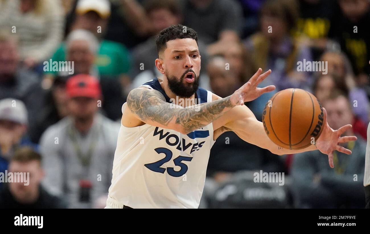 Minnesota Timberwolves guard Austin Rivers (25) catches a pass during ...