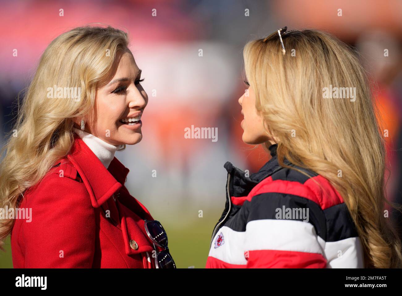 GTavia Shackles, left, wife of Kansas City Chiefs chairman and chief ...