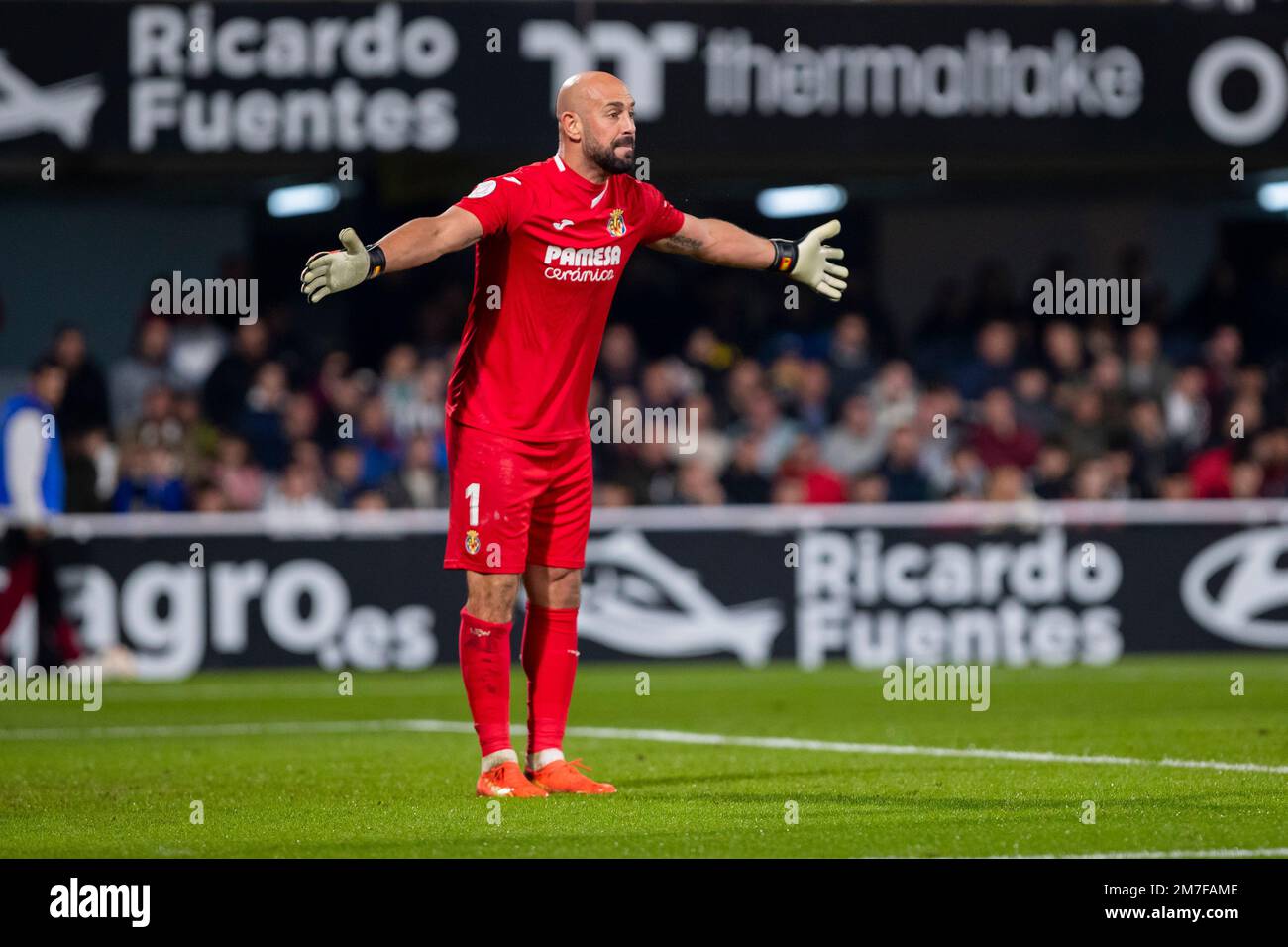 Pepe Reina of Villarreal CF look during the match, FC Cartagena vs ...