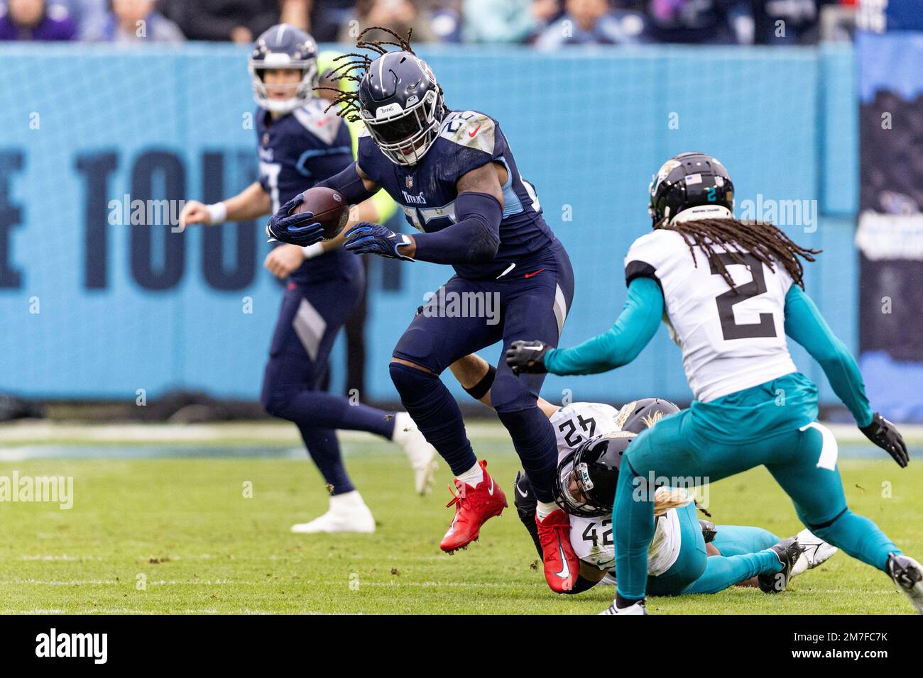 Tennessee Titans running back Derrick Henry (22) runs for yardage as he ...