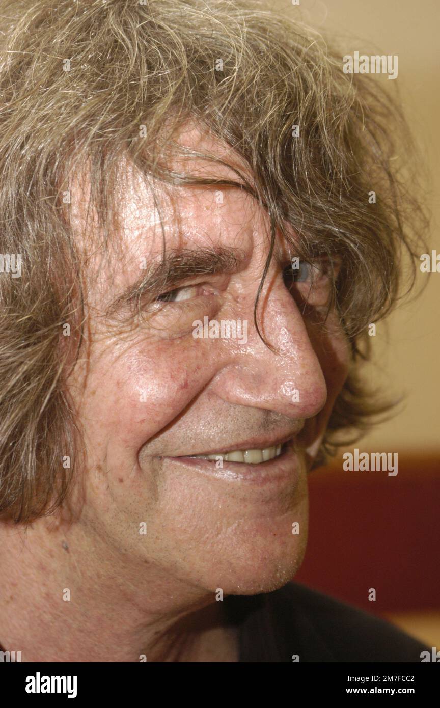 DRUG SMUGGLER, COUNTER-CULTURE ICON, HOWARD MARKS: Famous Welsh drug ...