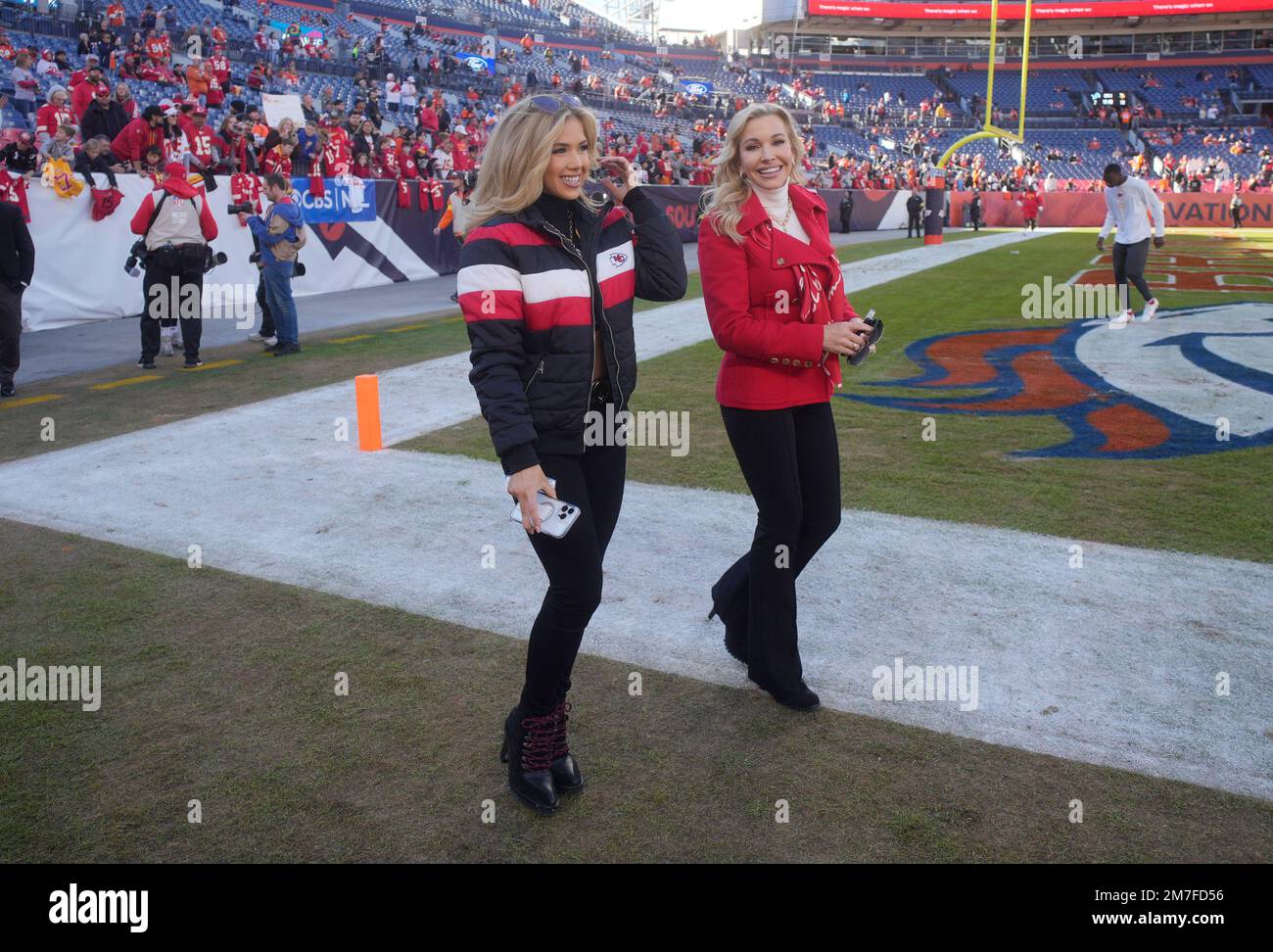 Gracie Hunt, front, and her mother, Tavia Shackles, wife of Kansas City ...