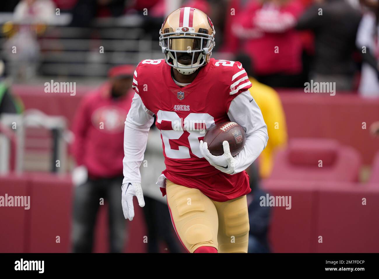 San Francisco 49ers running back Tevin Coleman (28) warms up before an ...