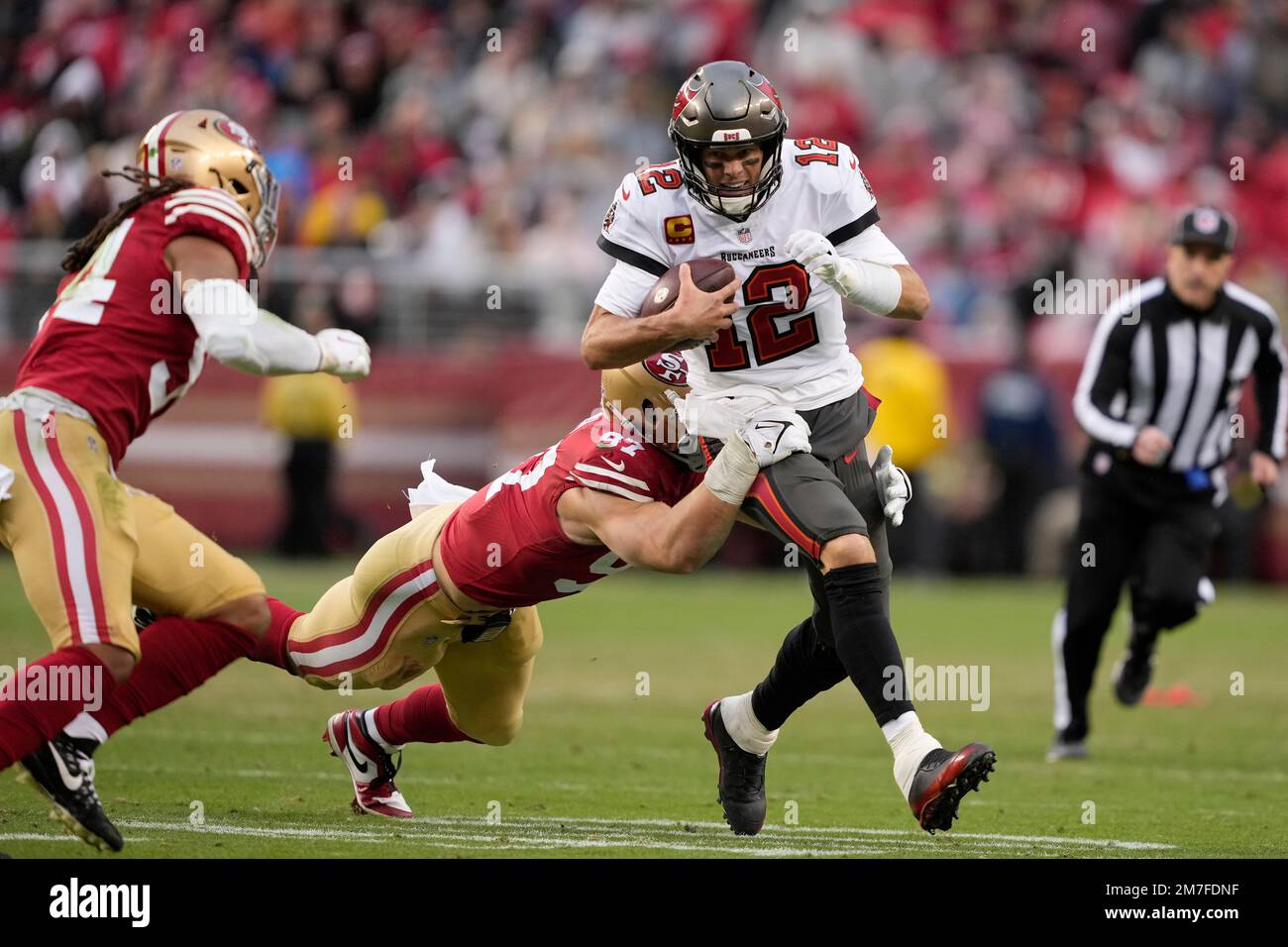 Tampa Bay Buccaneers quarterback Tom Brady (12) runs against San ...