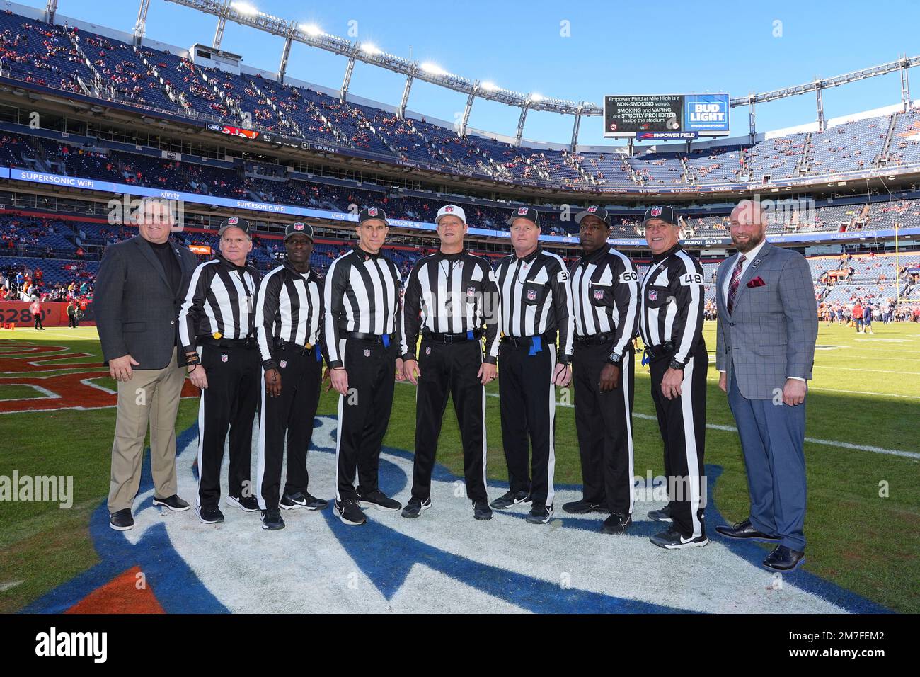 side judge Jeff Lamberth (21), back judge Grantis Bell (27),umpire ...