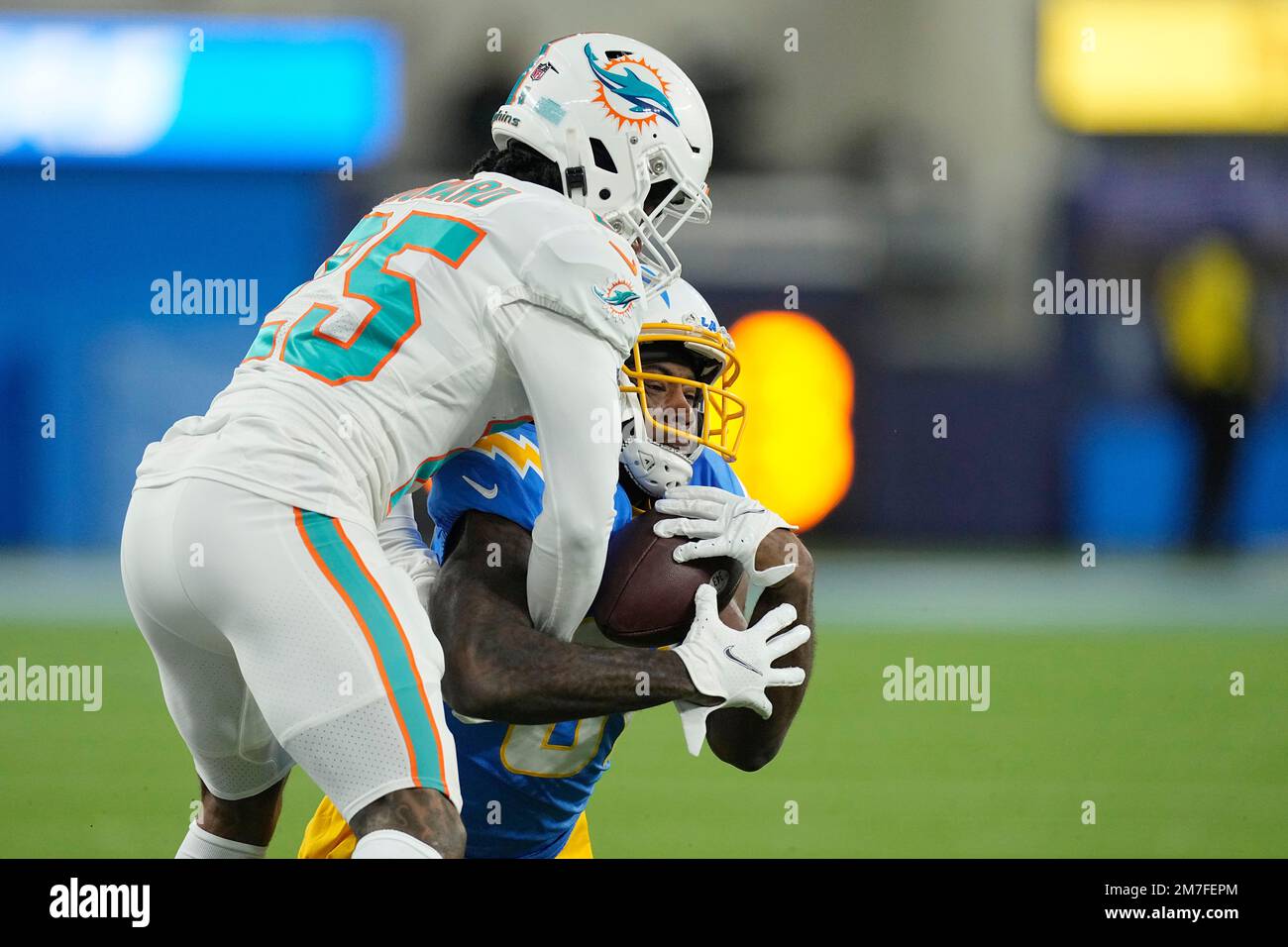 Los Angeles Chargers wide receiver Mike Williams (81) makes a catch ...