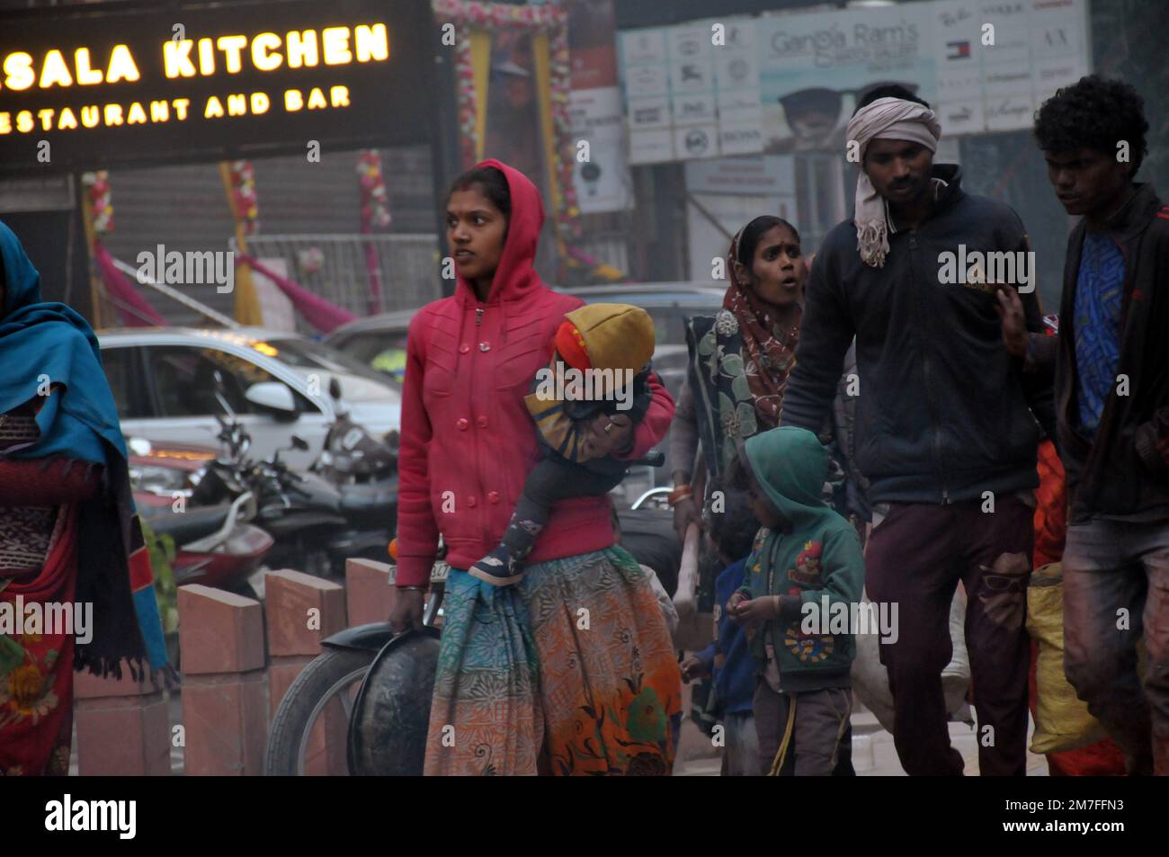 East Delhi Delhi India 9th Jan 2023 Weather And Smog Migrant East Delhi Delhi India 9th Jan 2023 Weather And Smog Migrant