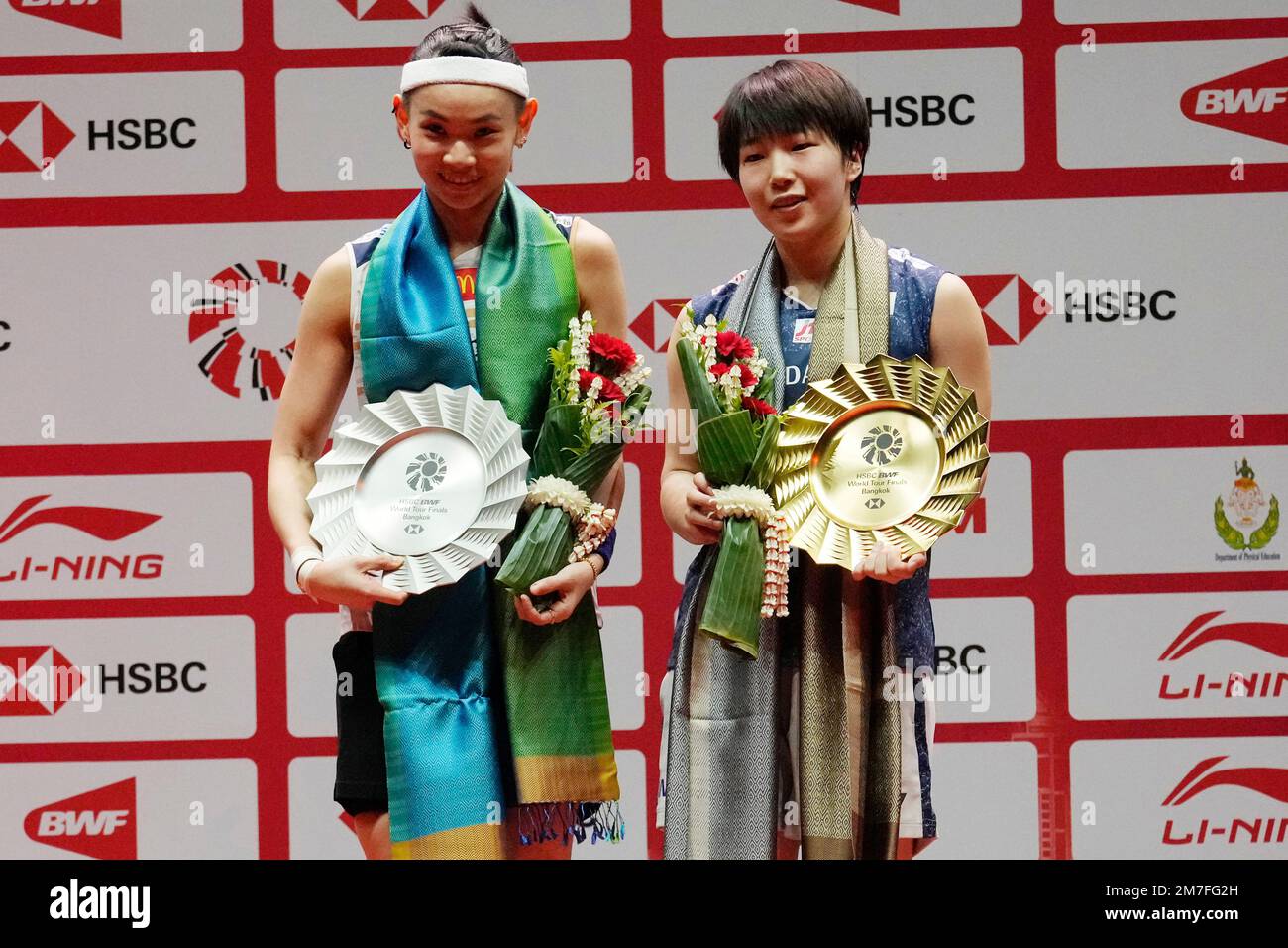 First place winner Japan's Akane Yamaguchi, right, and second place ...