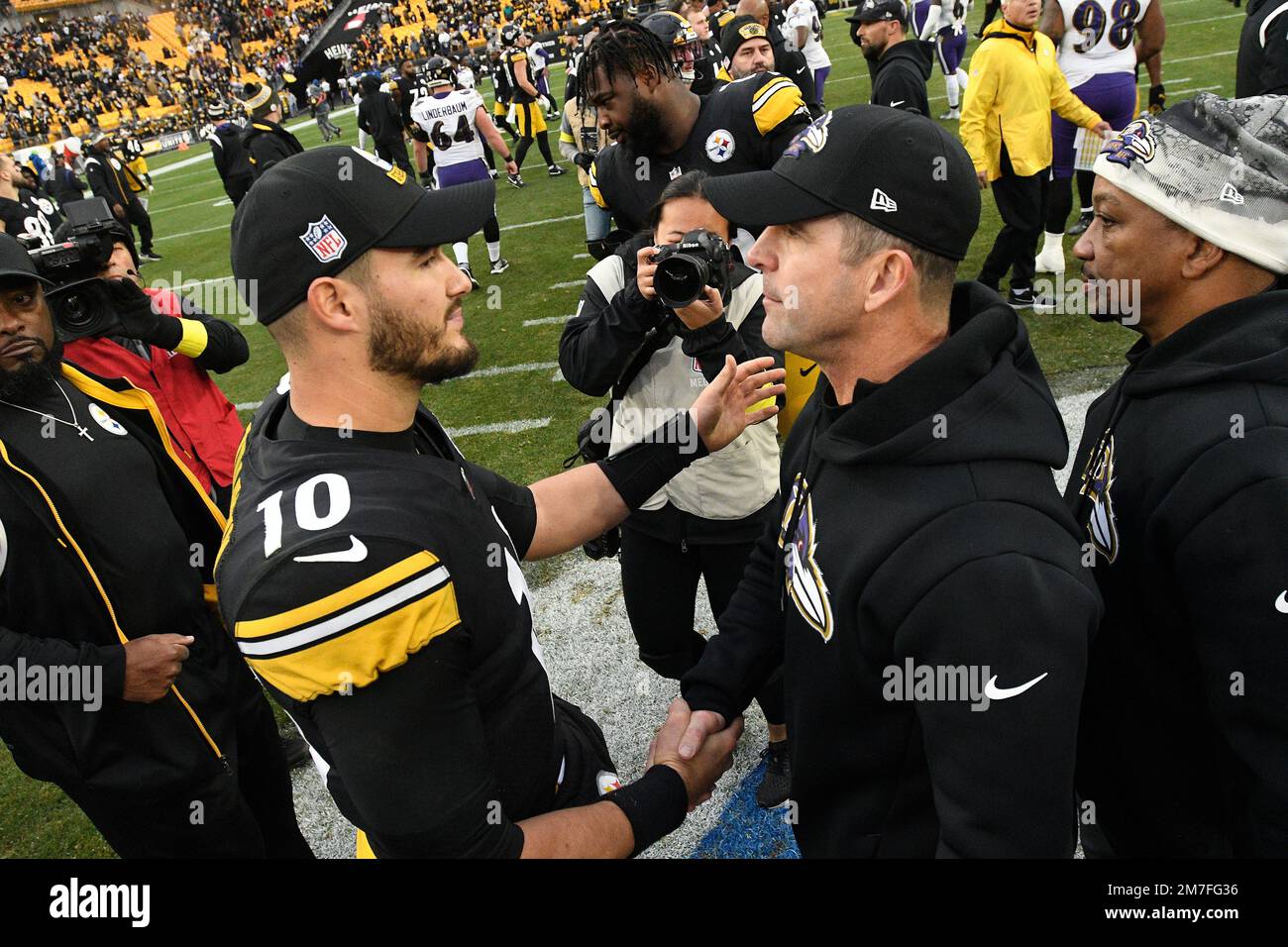 Pittsburgh Steelers quarterback Mitch Trubisky (10) meet Baltimore ...