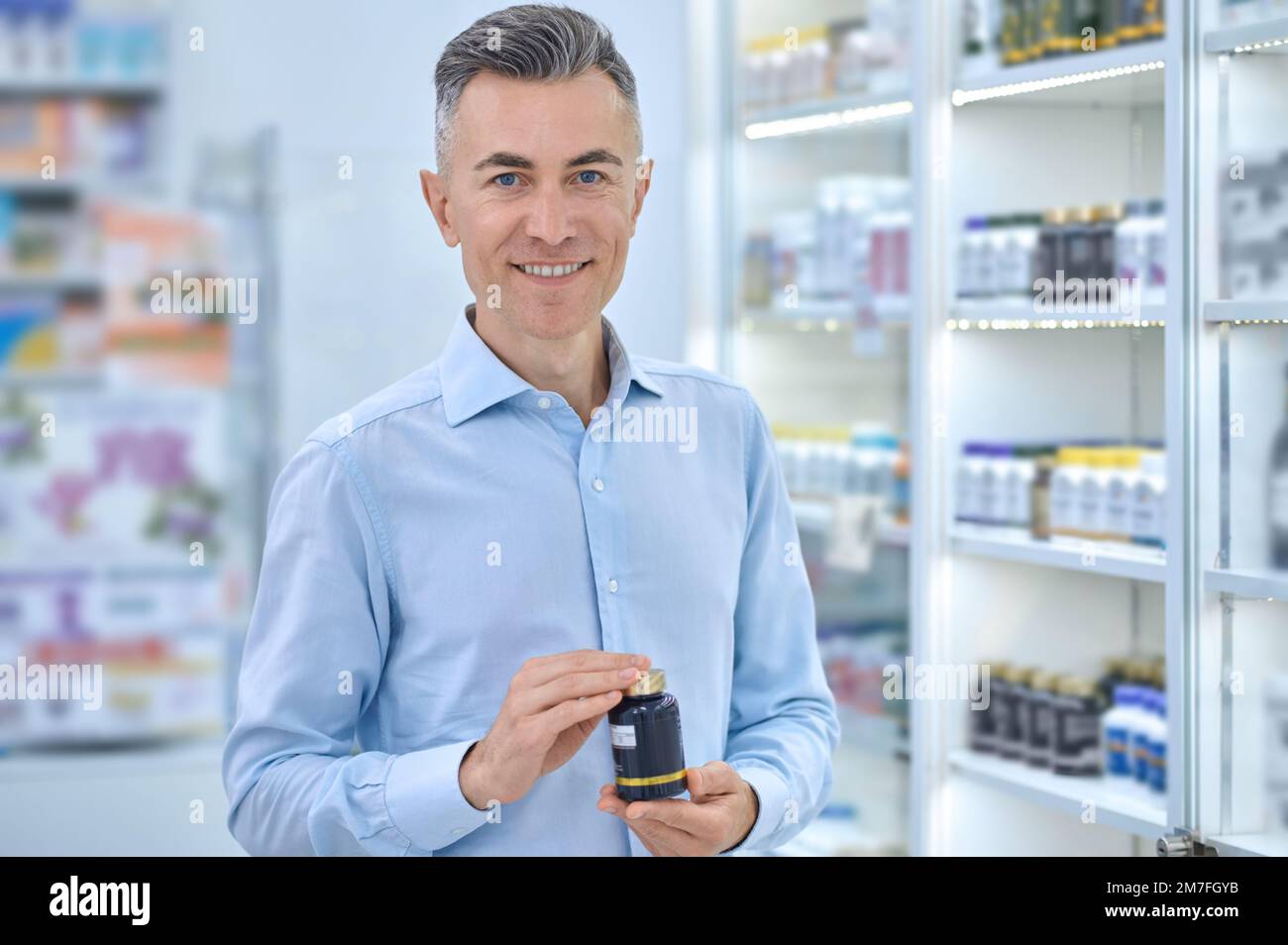 Man with supplements hi-res stock photography and images - Alamy