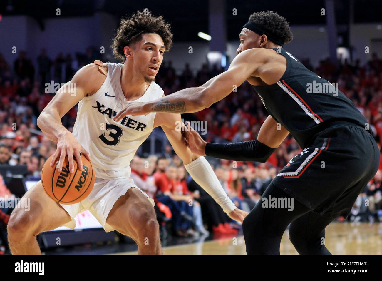 Xavier's guard Colby Jones (3) dribbles the ball against Cincinnati's ...