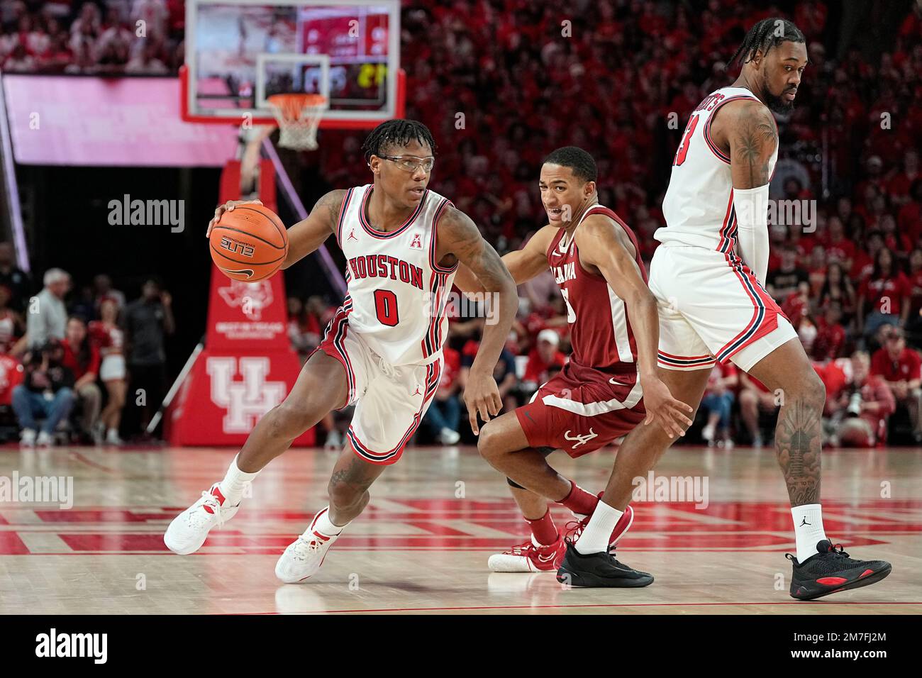 Houston guard Marcus Sasser (0) gets away from Alabama guard Nimari ...