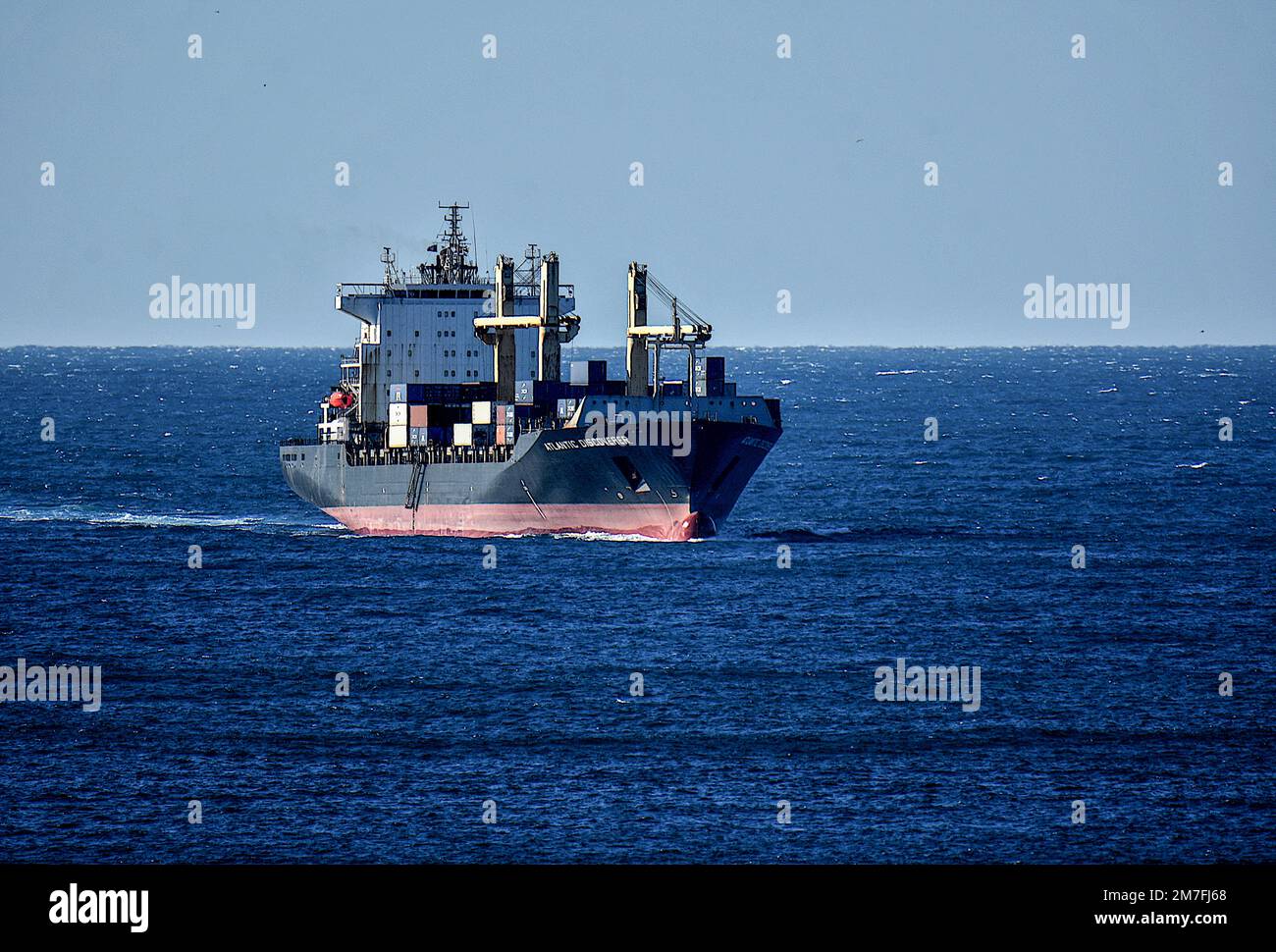 The container ship Atlantic Discoverer arrives at the French ...
