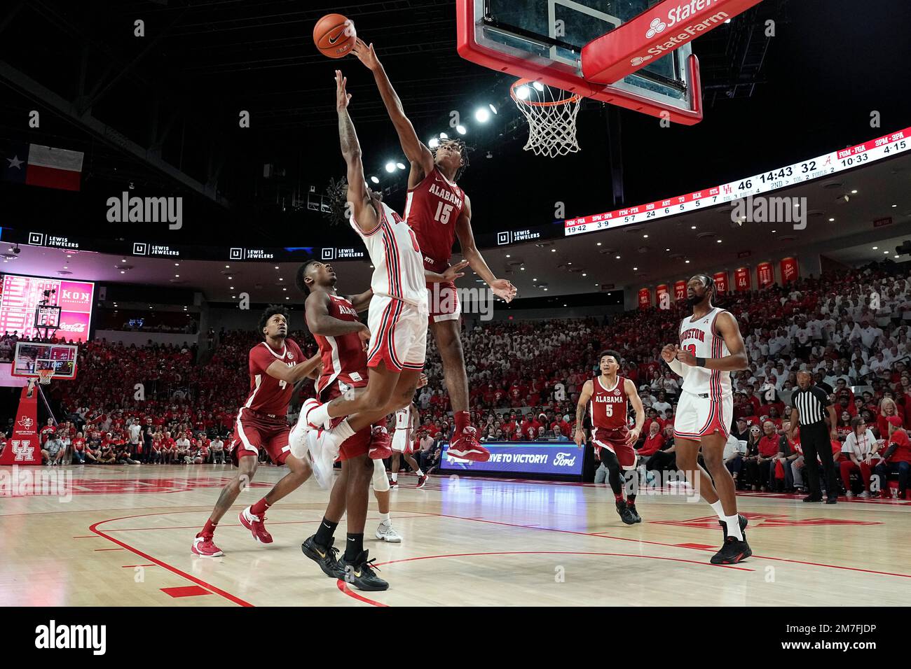 Alabama forward Noah Clowney (15), right, blocks Houston guard Marcus ...