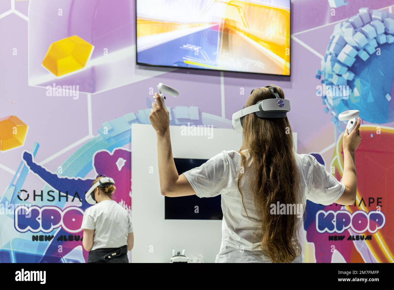 Cologne, Germany. 24th Aug, 2022. Gamescom 2022. Visitors are testing ...