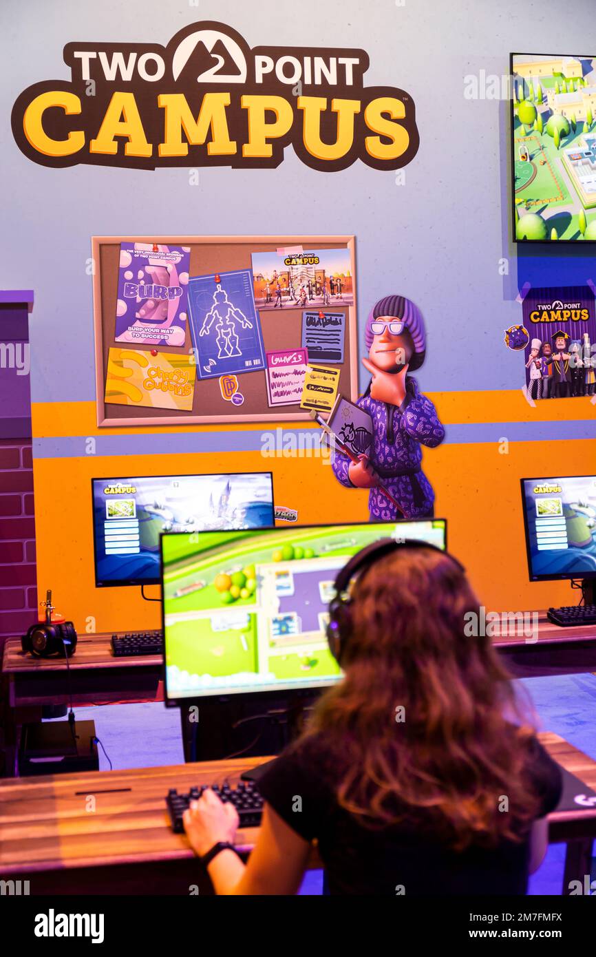 Two point studios hi-res stock photography and images - Alamy