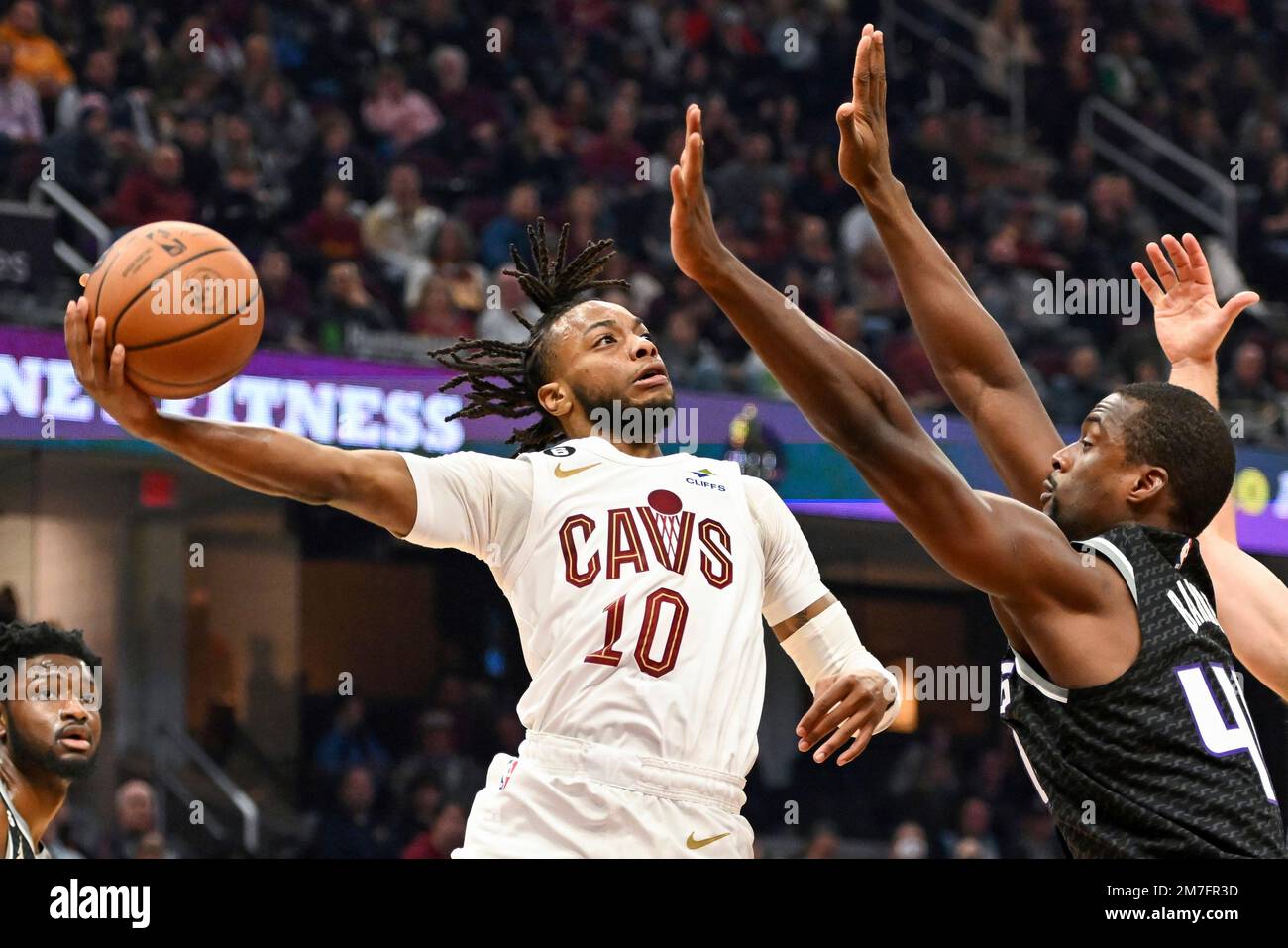 Cleveland Cavaliers guard Darius Garland passes against Sacramento ...