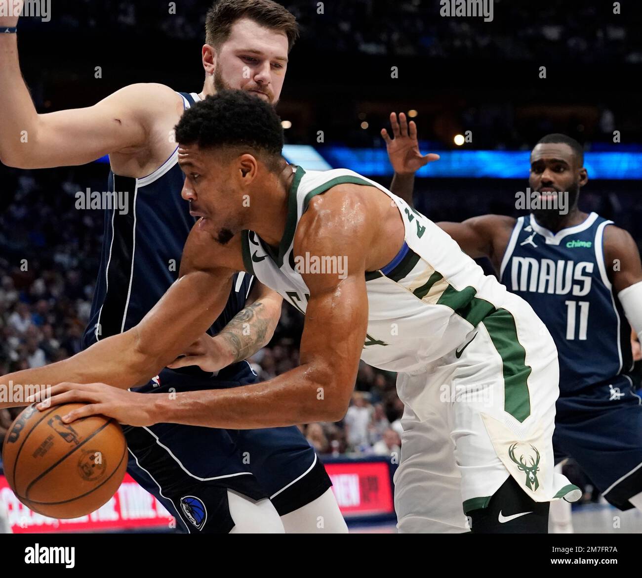 Milwaukee Bucks forward Giannis Antetokounmpo (34) drives against ...