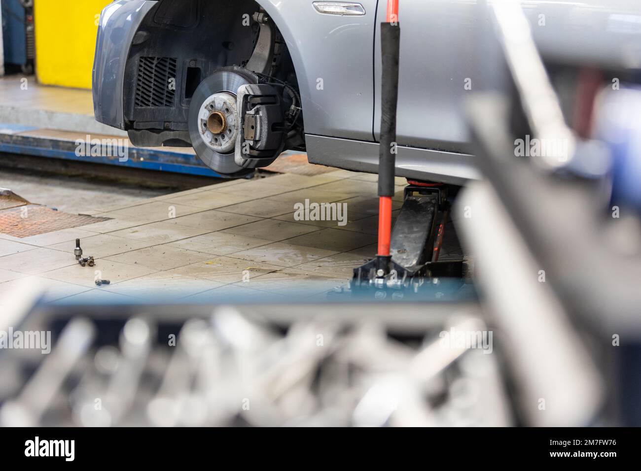 Car service center auomobile hi-res stock photography and images - Alamy