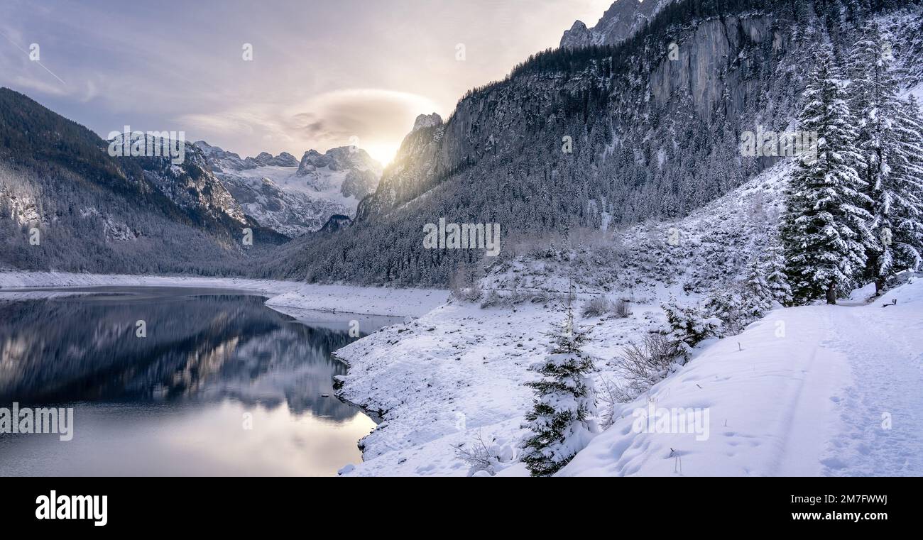 Beautiful snowy winter landscape with Dachstein mountain and Gosausee ...