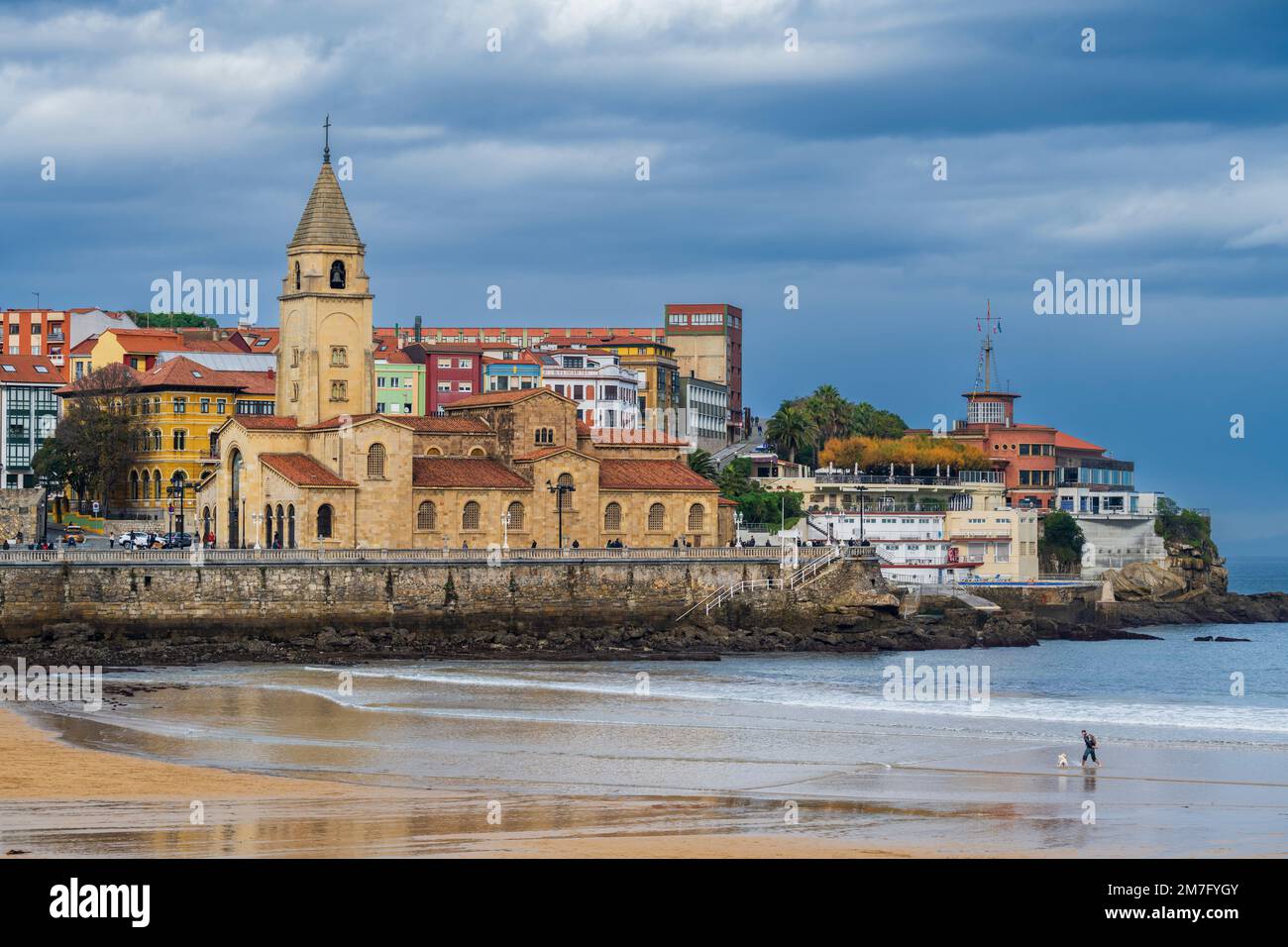 Playa de San Lorenzo beach, Gijon, Asturias, Spain Stock Photo - Alamy