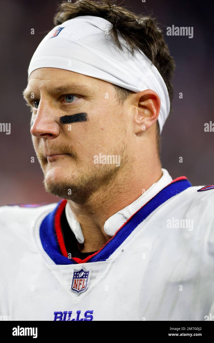 Buffalo Bills linebacker A.J. Klein (52) on the side line during the ...