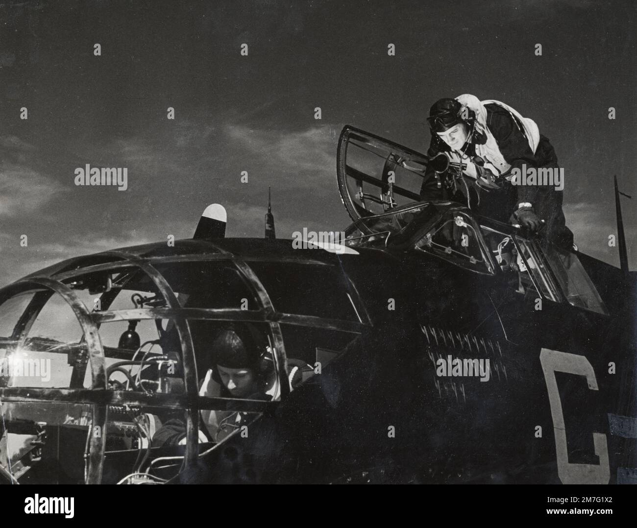 WW2 World War II - RAF bomber crew prepare for mission Stock Photo - Alamy