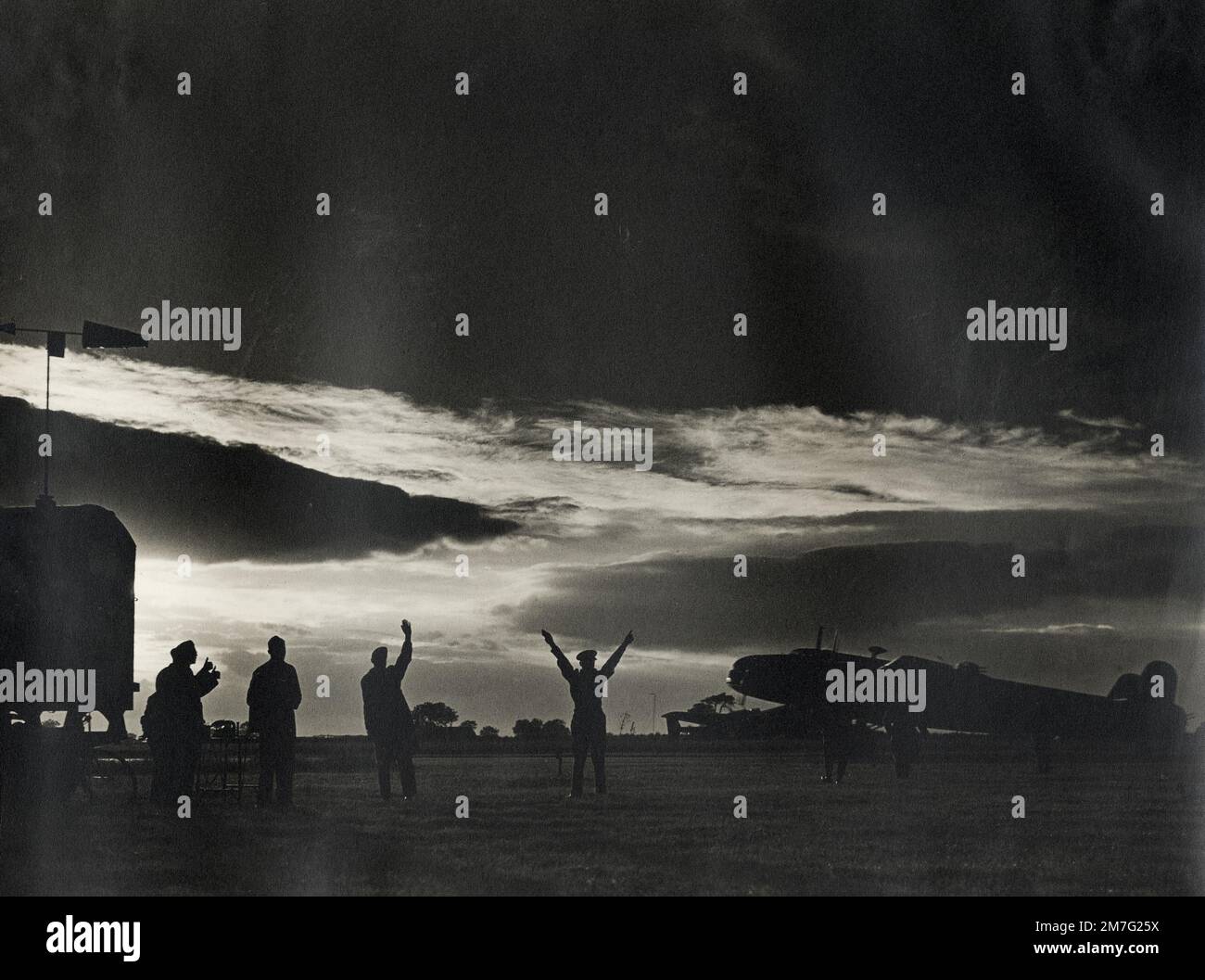 World war ii bomber crew hi-res stock photography and images - Alamy