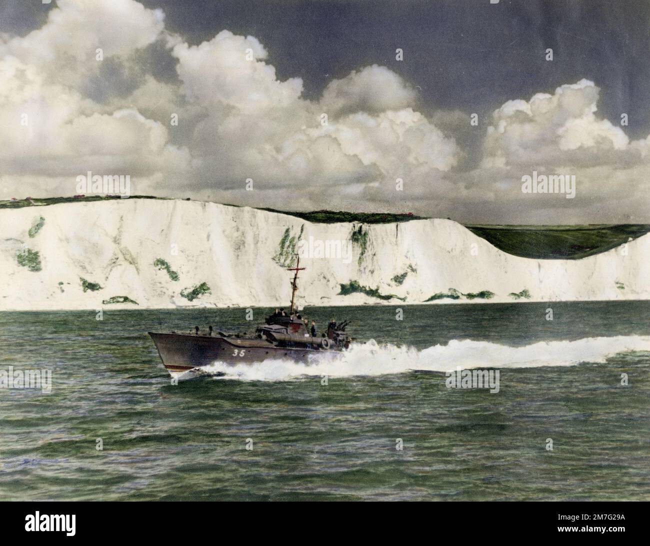 WW2 World War II - motor torpedo boat, white cliffs Dover Stock Photo ...