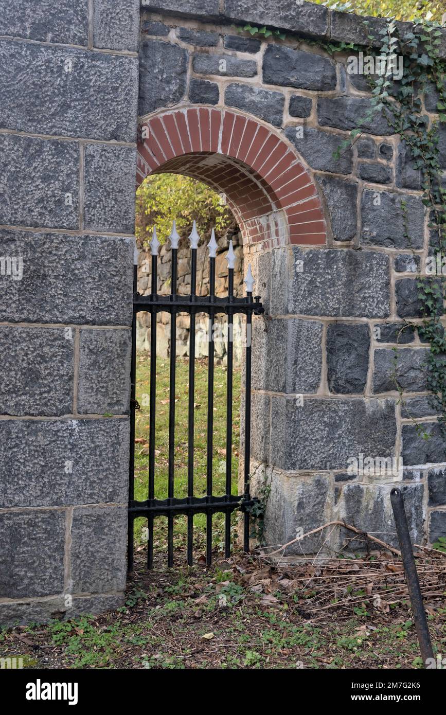 Wicket gate hi-res stock photography and images - Alamy