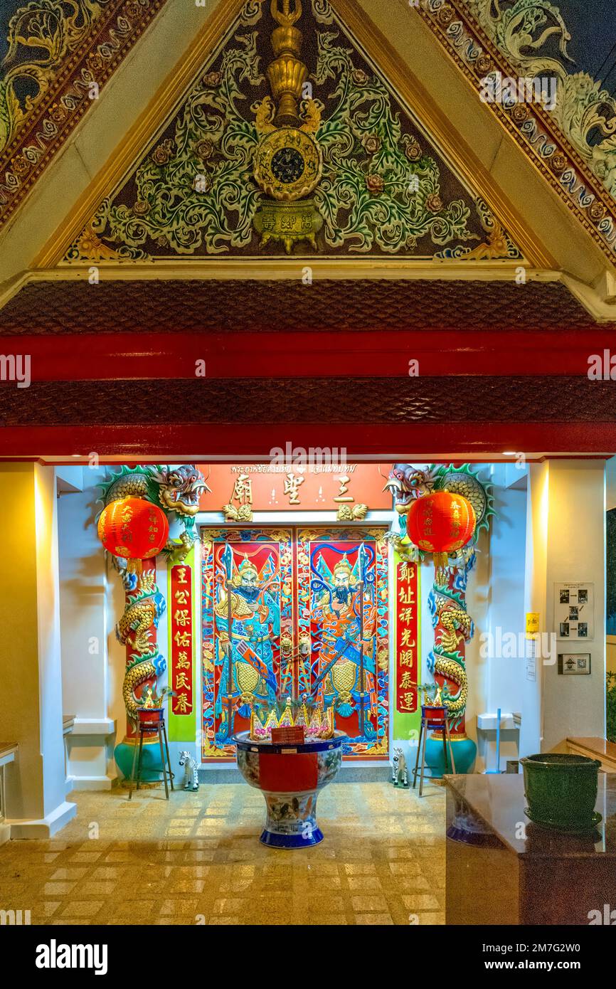 King taksin great shrine hi-res stock photography and images - Alamy