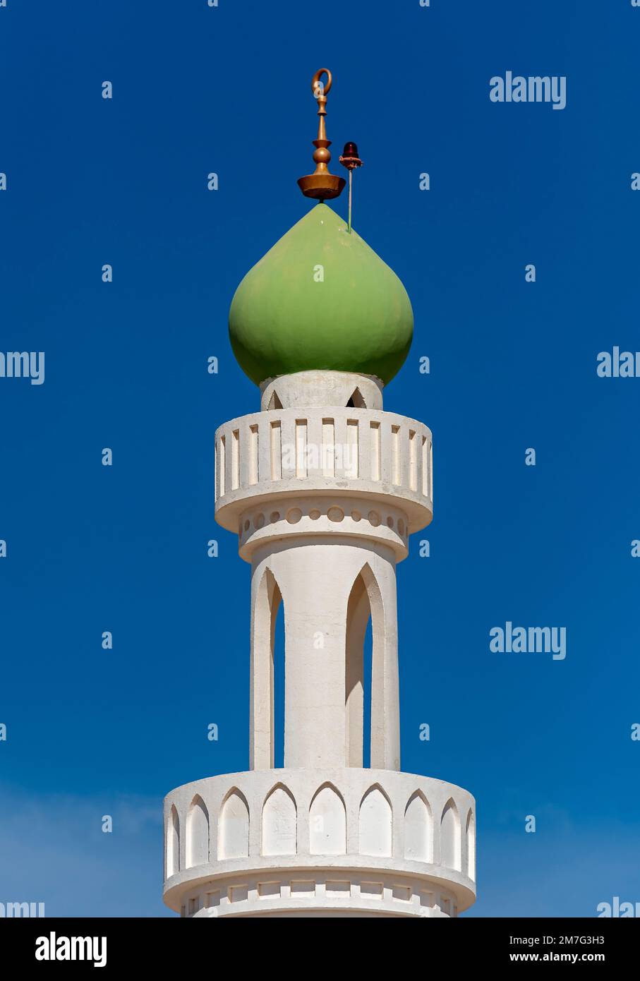 Minaret of White Islamic Mosque, Oman Stock Photo - Alamy