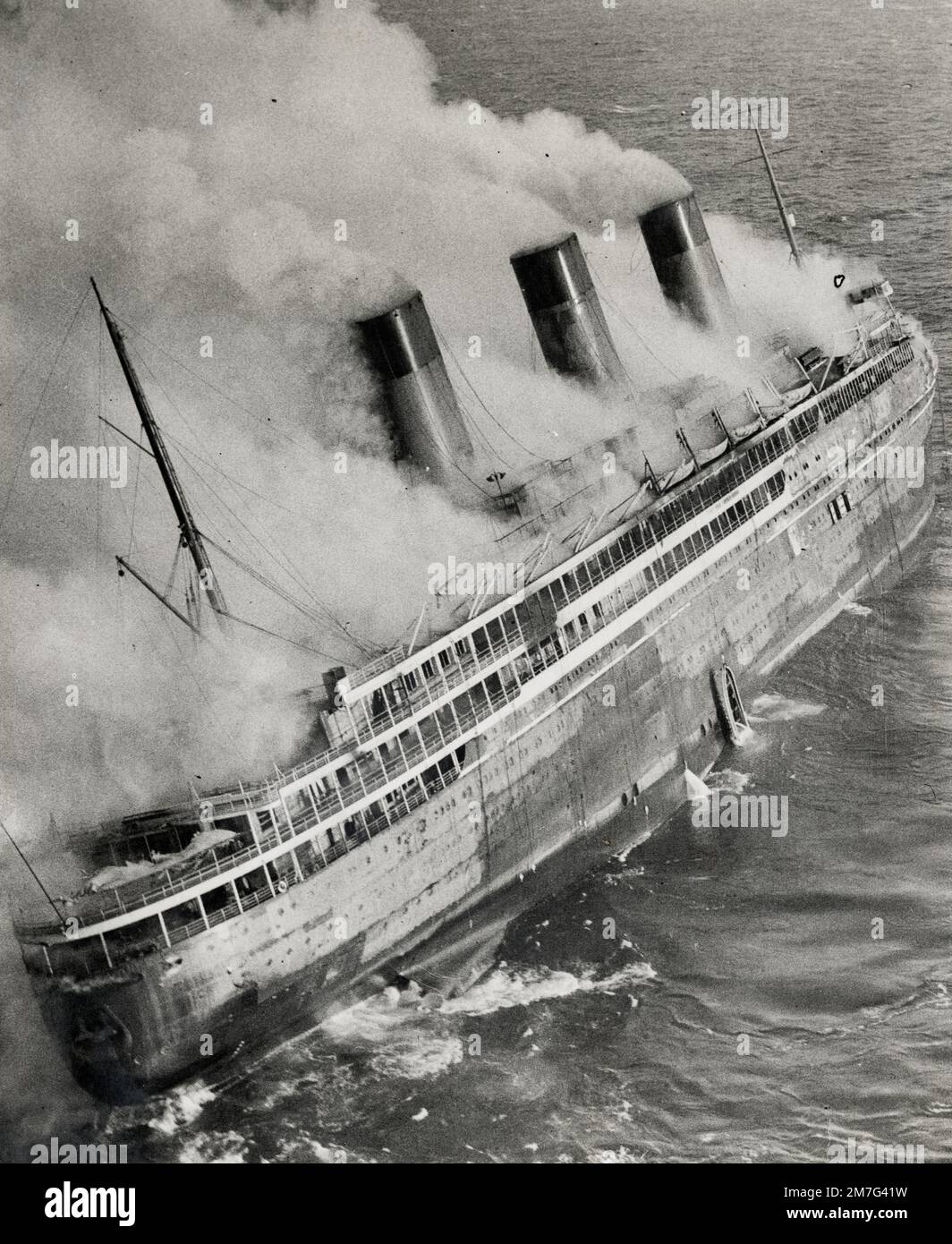 Early luxury ship hi-res stock photography and images - Alamy