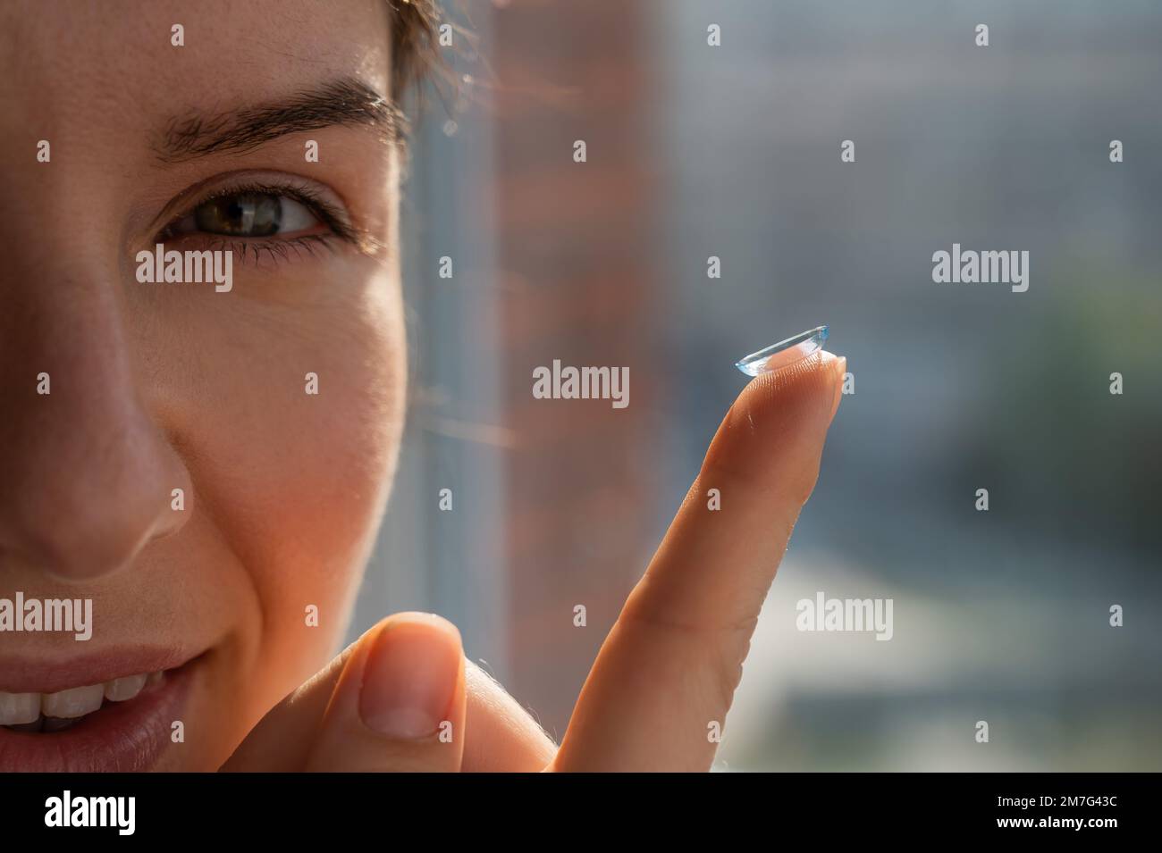 Putting eyelashes hi-res stock photography and images - Alamy
