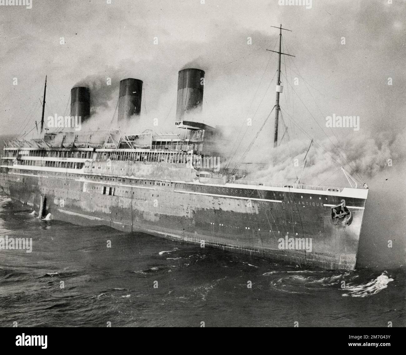 Early luxury ship hi-res stock photography and images - Alamy