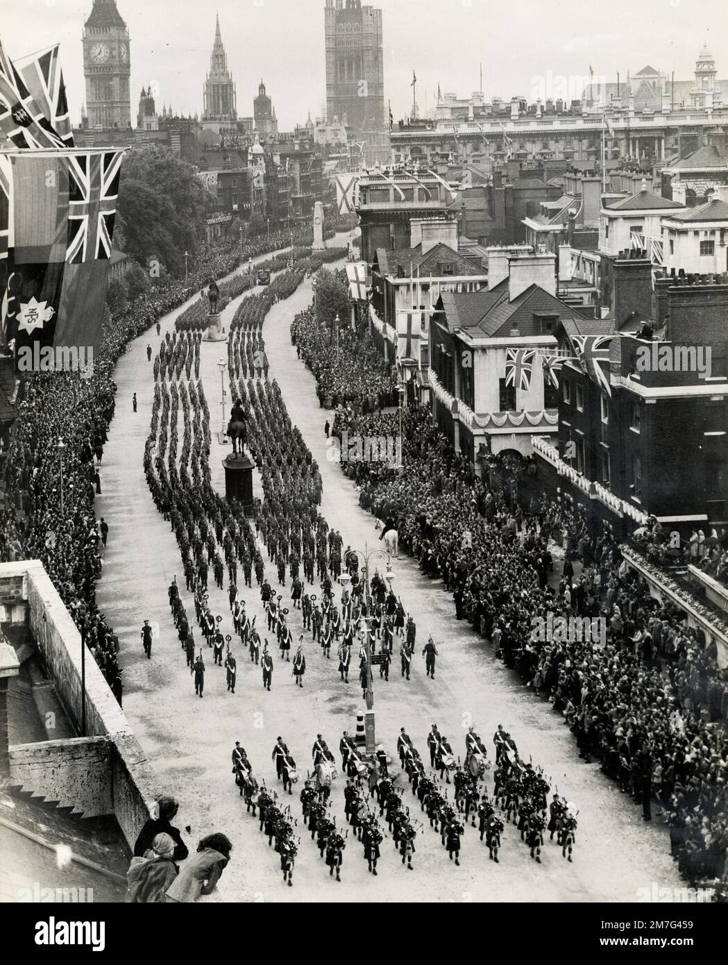 Troops marching down Whitehall, WW2 World War II London Victory ...