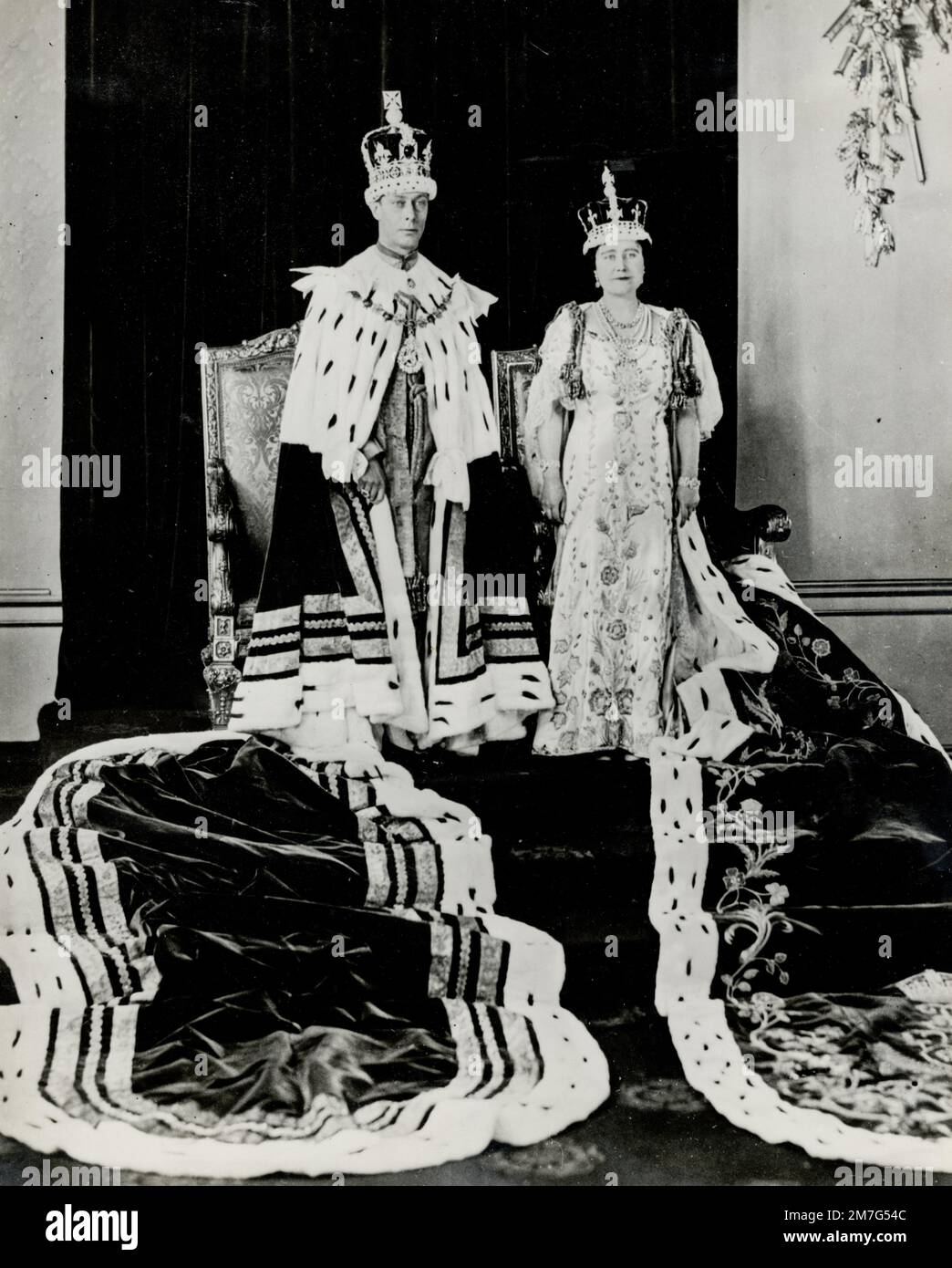 Coronation of King George 6th, Westminster Abbey, 1937 - king and Queen ...