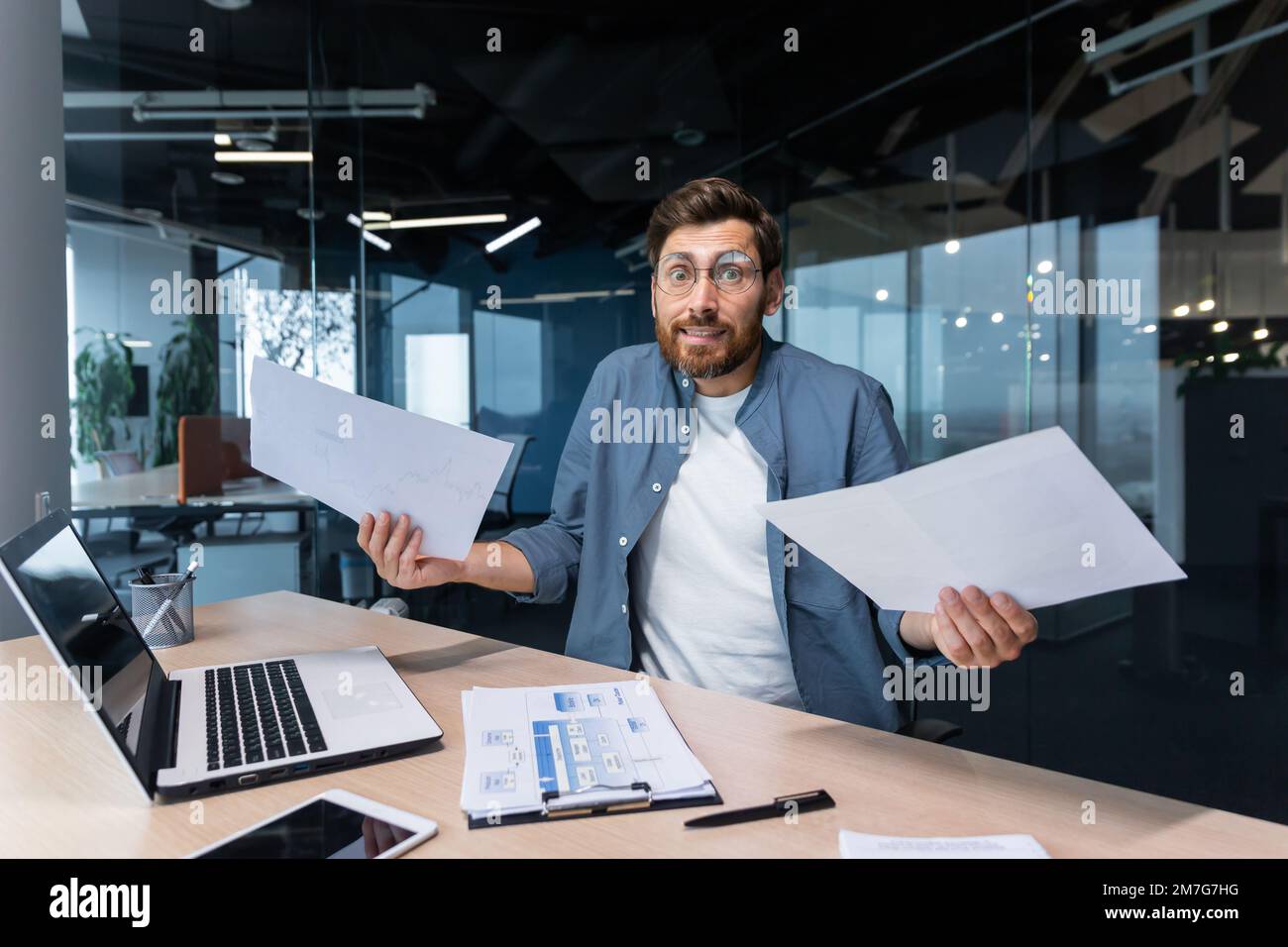 Caucasian man guy confused businessman hi-res stock photography and ...
