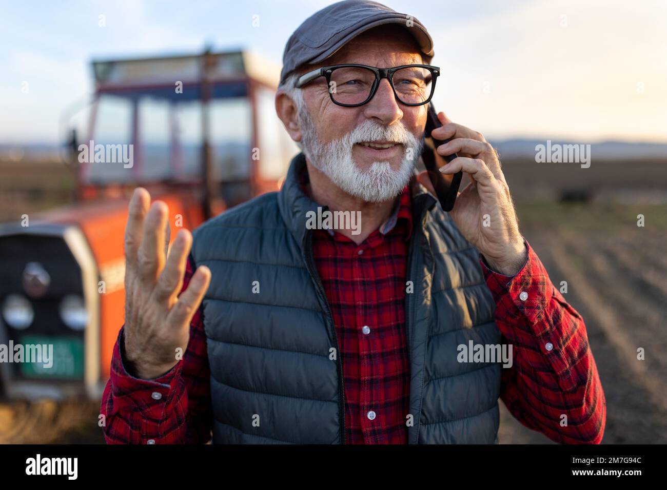 Smart phone mobile talking field hi-res stock photography and images ...