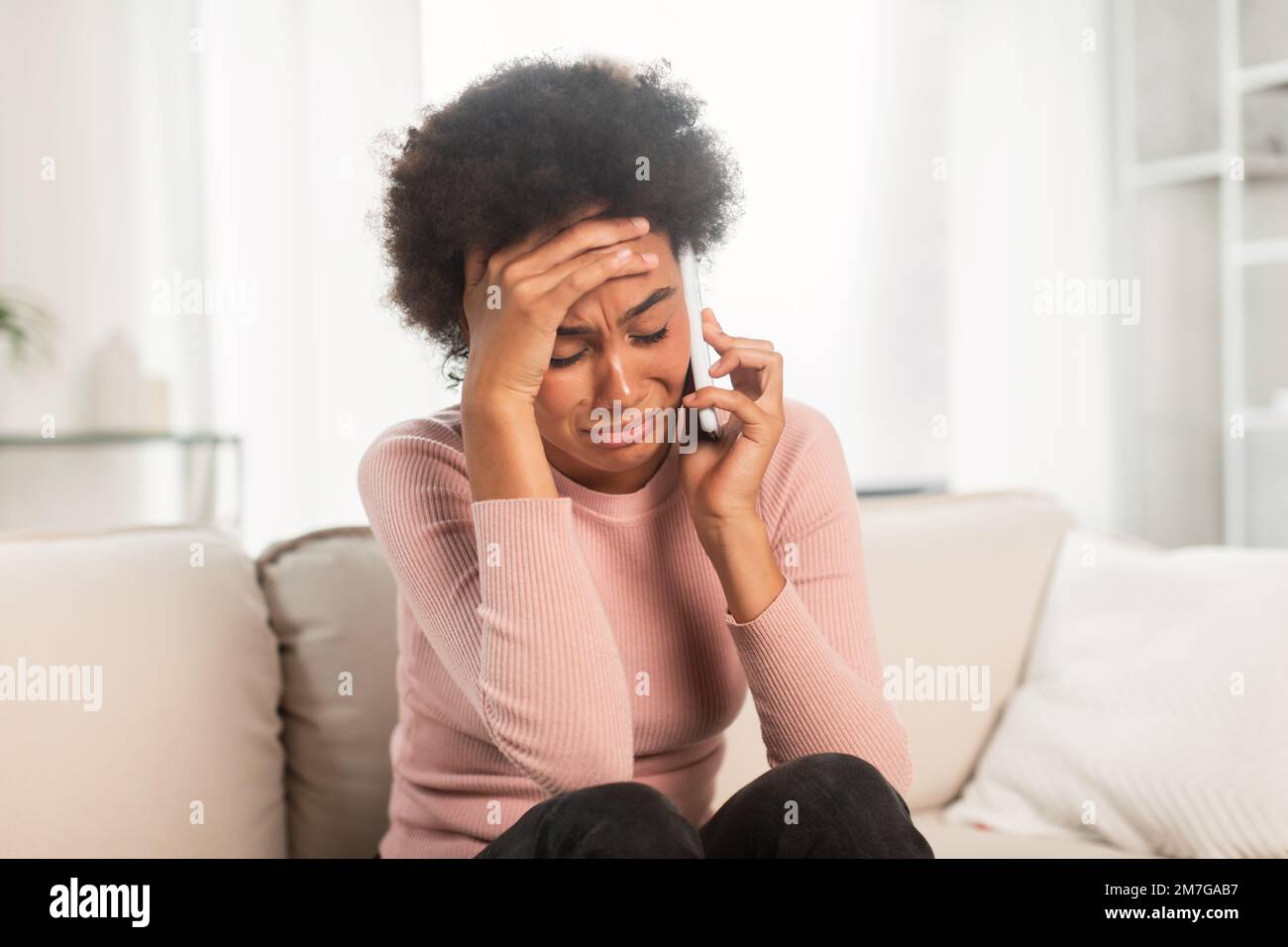 Sad lady sitting hi-res stock photography and images - Alamy