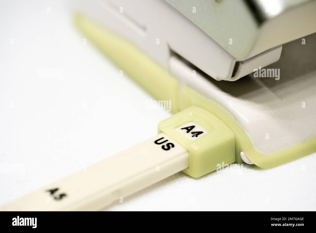 Stack of white paper hole punch hi-res stock photography and images - Alamy
