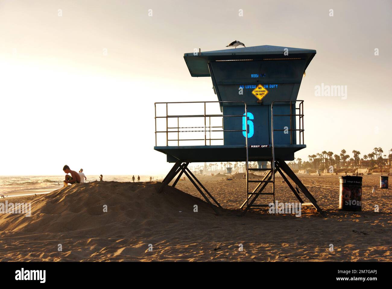 A lifeguard tower on a beach in Huntington Beach, California Stock ...