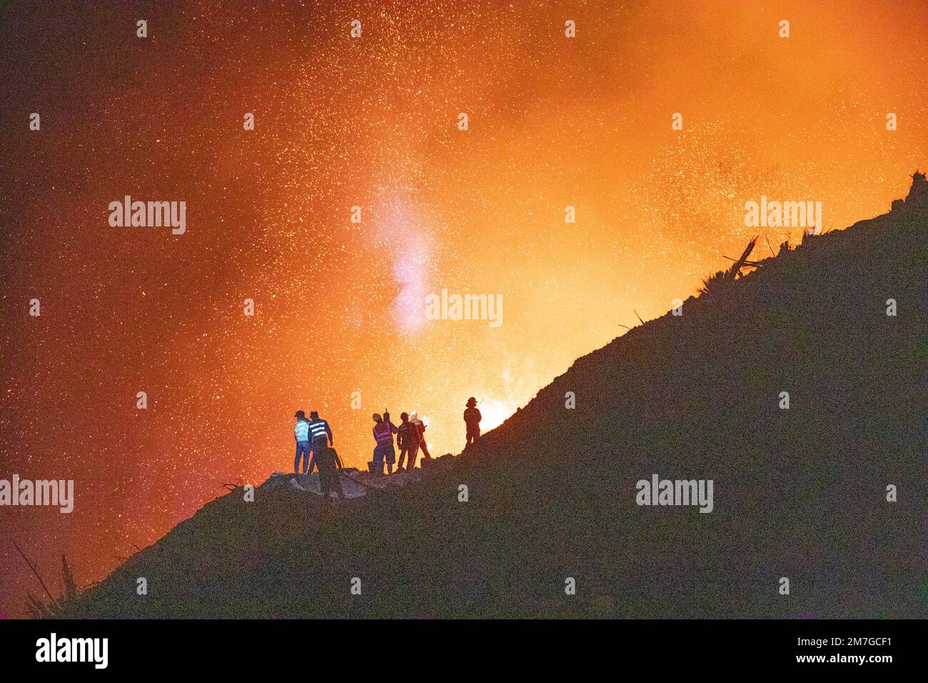 Beijing, China. 25th Aug, 2022. Firefighters put out fire in Jinyun ...