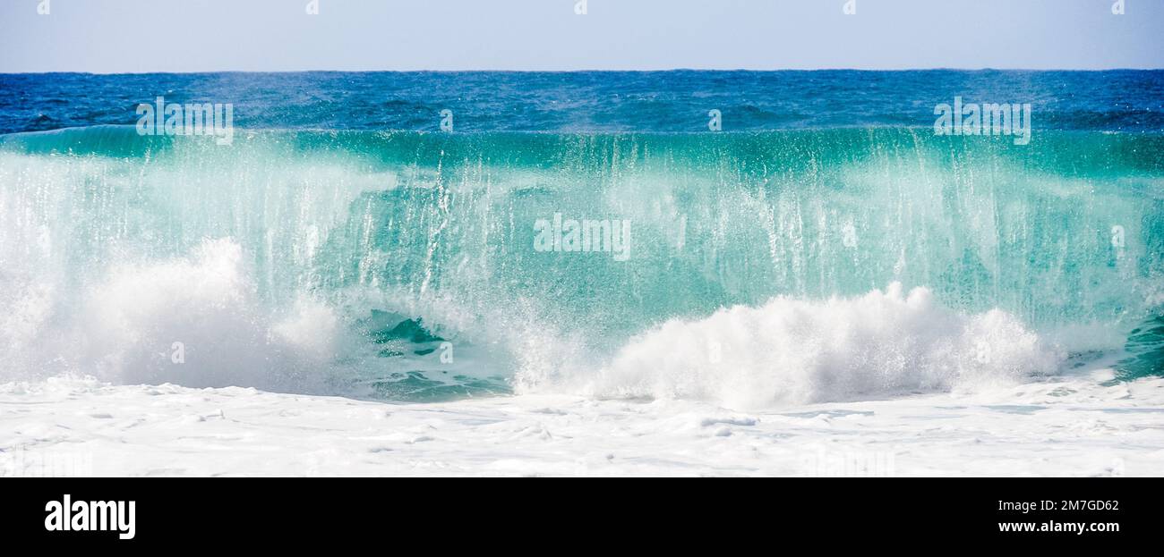 Panoramic perfect wave at Waimea Beach, Oahu, Hawaii Stock Photo - Alamy